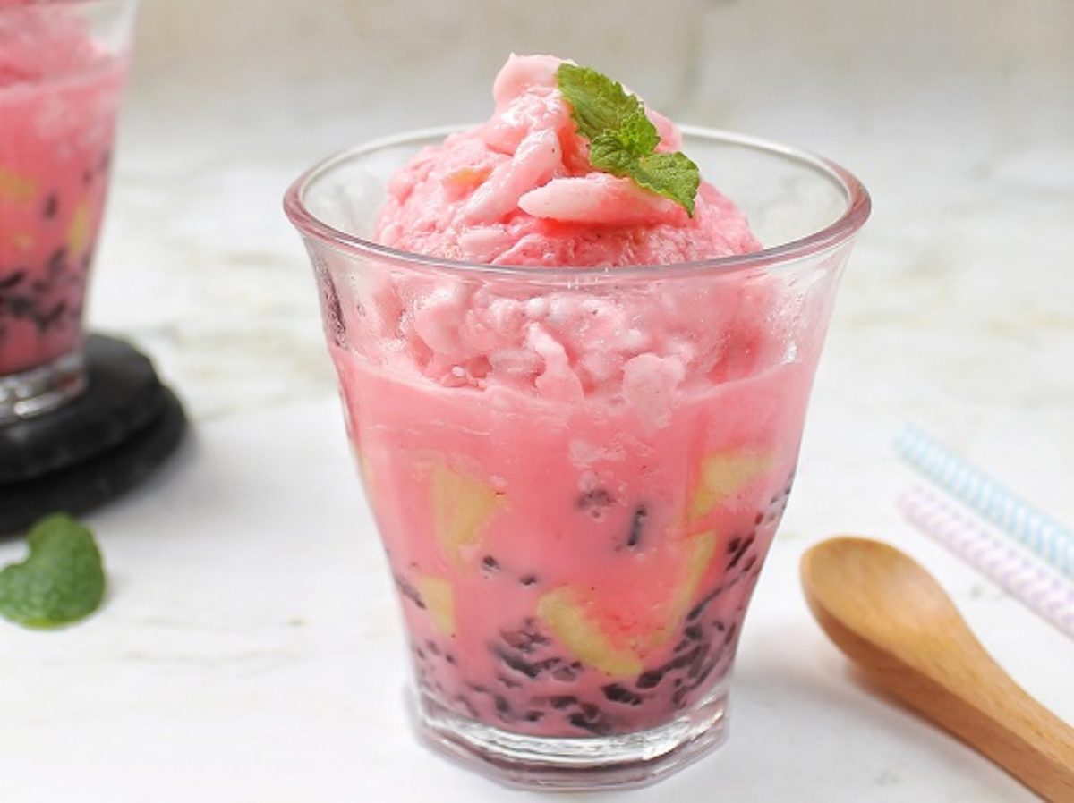 Es Doger: Minuman Penutup Menyegarkan dari Santan dan Buah
